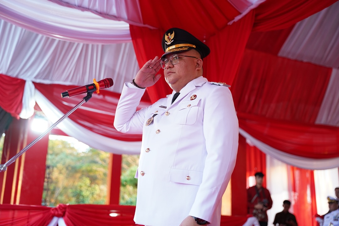 Wabup Kevin Lotulung Pimpin Upacara Penurunan Bendera HUT ke-80 RI di Minahasa Utara – koran ...